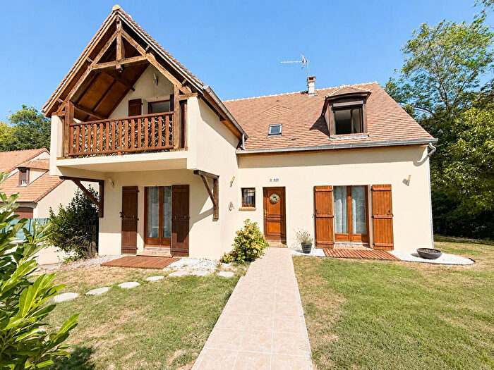 Maison 5 pièces à Condé-Sainte-Libiaire, à vendre