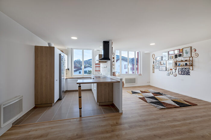 Maisons à vendre et appartements à louer - 1