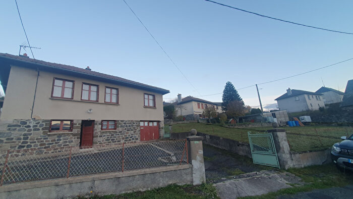 Maison à vendre - Allanche - 5 pièces - 3 chambres