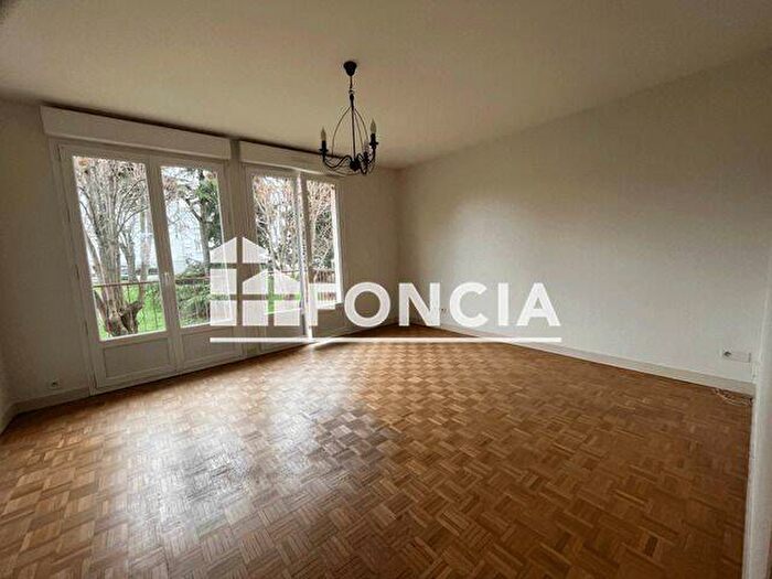 Haute Follis-Saint Martin, Laval : Appartement 3 pièces à louer