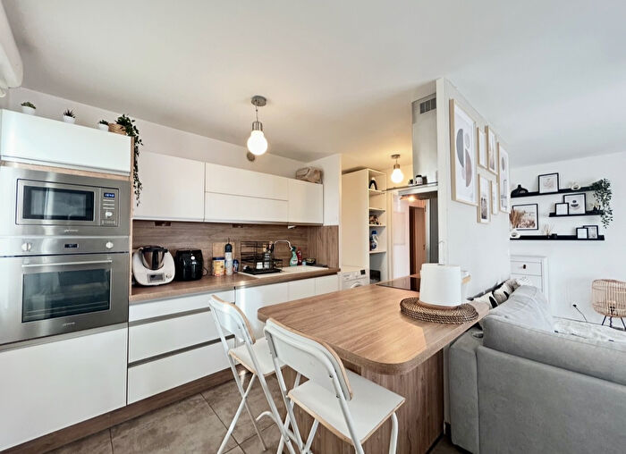 Appartement à vendre - Marseille e  - 4 pièces - 3 chambres