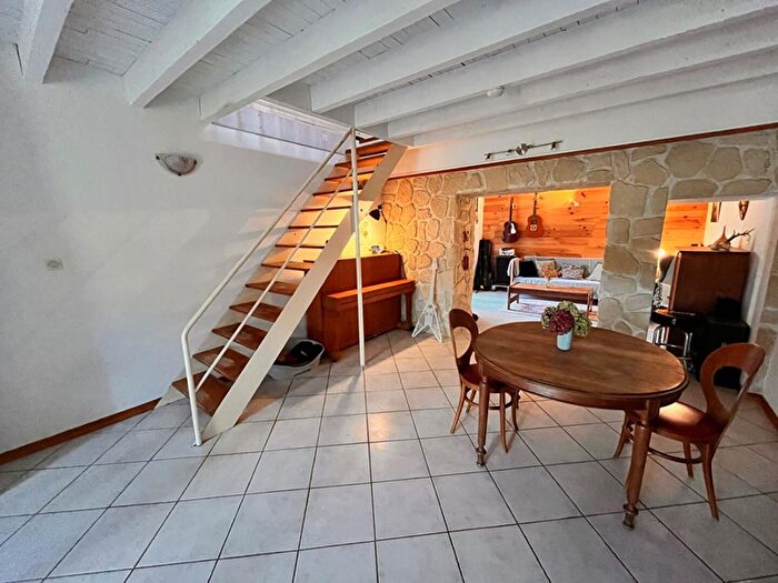 Maison à vendre - Les Roches-de-Condrieu - 6 pièces - 2 chambres