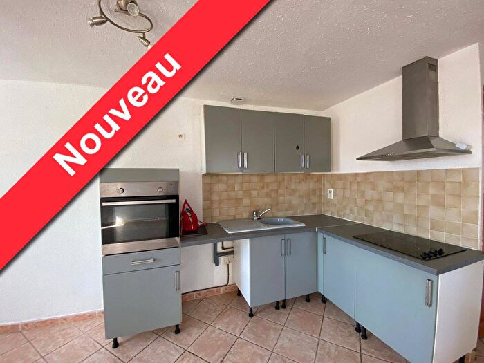Centre Ville, Saint-Maximin-la-Sainte-Baume : Appartement 2 pièces à louer
