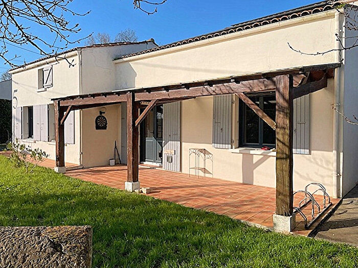 Maison 7 pièces à Saint-Jean-de-Liversay, à vendre