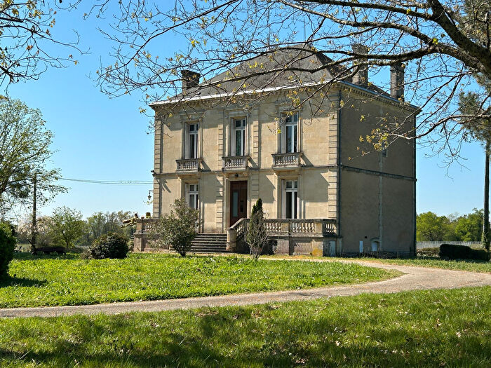 Maison à vendre - Béguey - 10 pièces - 5 chambres