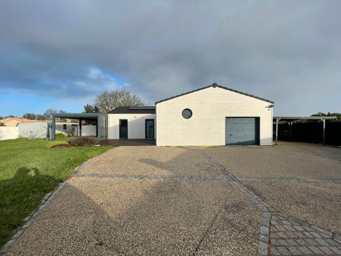 Maison à vendre - Saint-Christophe - 4 pièces - 3 chambres