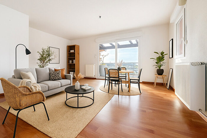 Appartement à vendre - Ferney-Voltaire - 6 pièces - 4 chambres