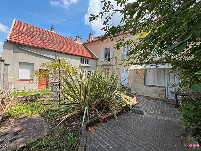 Appartement à louer - Le Village, Carrières-sous-Poissy - 2 pièces - 1 chambre