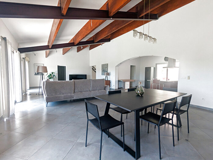 Maison à vendre - Arles, Pont de Crau, Moulès - 5 pièces - 3 chambres