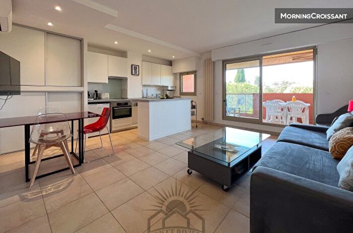 Appartement à louer - Antibes, Antibes-les-Pins, Trianon, Le Fournel, Peyregoue - 1 pièce