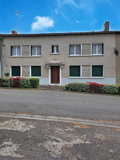 Maison à vendre - Saint-Laurent-de-Céris - 6 pièces - 5 chambres