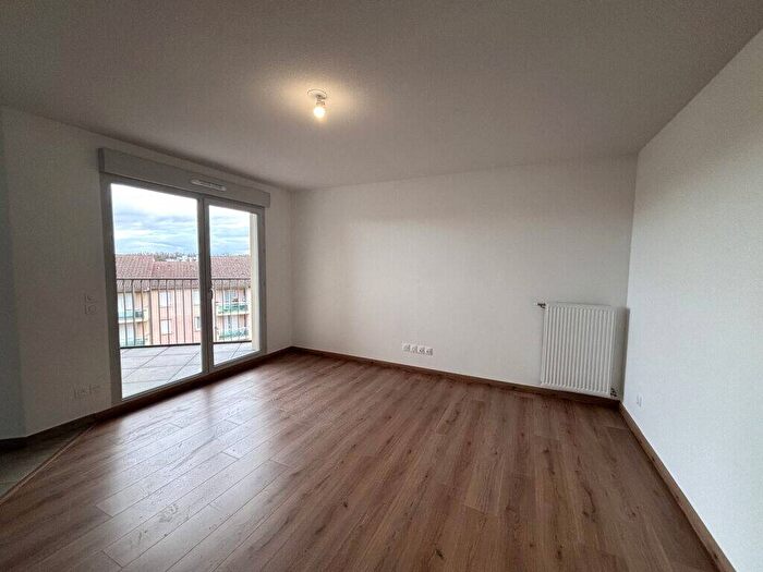 Appartement à louer - Centre-Saint Bonnet-Muissiat, Villefontaine - 2 pièces - 1 chambre