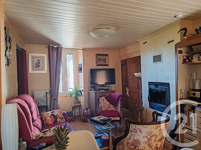 Maison à vendre - Saint-Étienne-les-Orgues - 4 pièces - 3 chambres