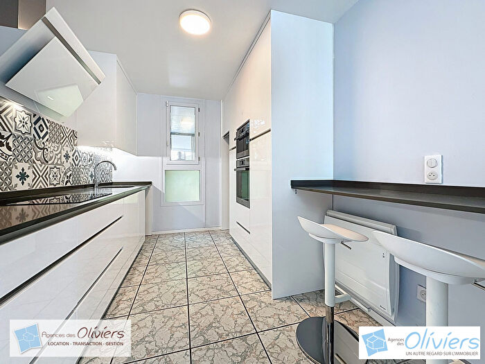 Appartement à vendre - Voisins-le-Bretonneux - 4 pièces - 3 chambres