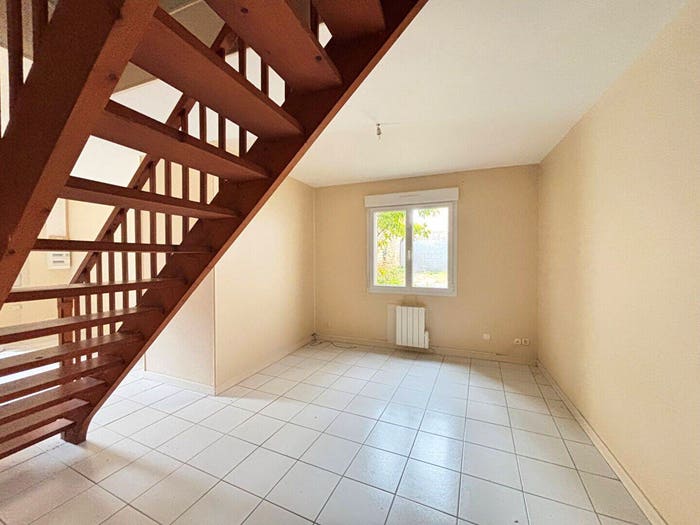 Centre Ville, Saint-Maixent-l'École : Appartement 2 pièces à louer