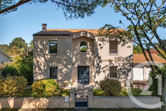 Maison 6 pièces à Saint-Médard-en-Jalles, Centre-ville, à vendre