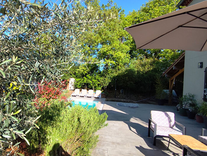 Maison 8 pièces à Sauzet, à vendre