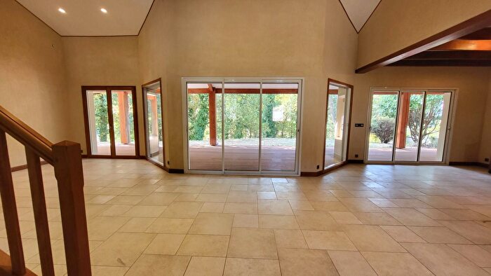 Maison à vendre - Montpon-Ménestérol - 8 pièces - 2 chambres