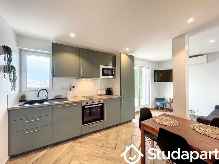 Centre Ville, Antibes : Appartement 2 pièces à louer