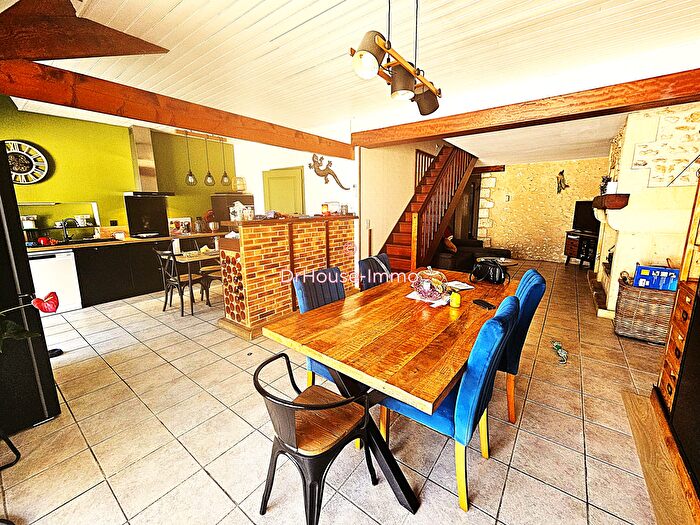 Maison à vendre - Saint-Léon-sur-lIsle - 4 pièces - 3 chambres