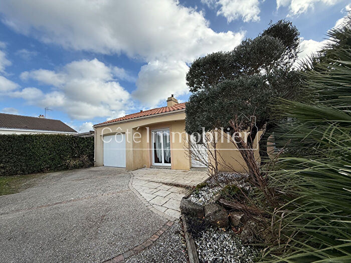 Maison à vendre - Saint-Viaud - 5 pièces - 3 chambres