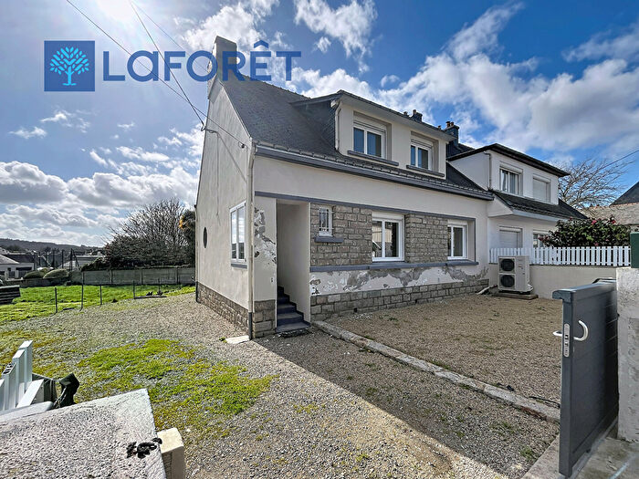 Maison à louer - Locminé - 5 pièces - 4 chambres