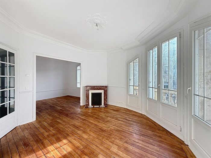 Appartement à louer - Reims, Centre-ville - 4 pièces - 2 chambres