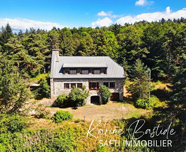 Maison 11 pièces à Le Lac-d'Issarlès, à vendre