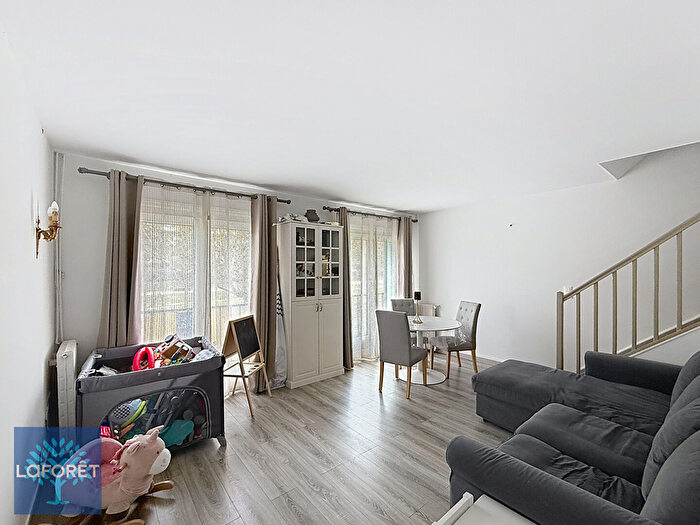 Appartement à louer - Maurepas, Centre-ville, Malmedonne - 4 pièces - 3 chambres