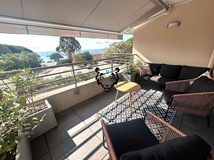 Appartement à vendre - Sainte-Maxime, Saquèdes, Quilladou, Garonnette, Golfe - 3 pièces - 2 chambres