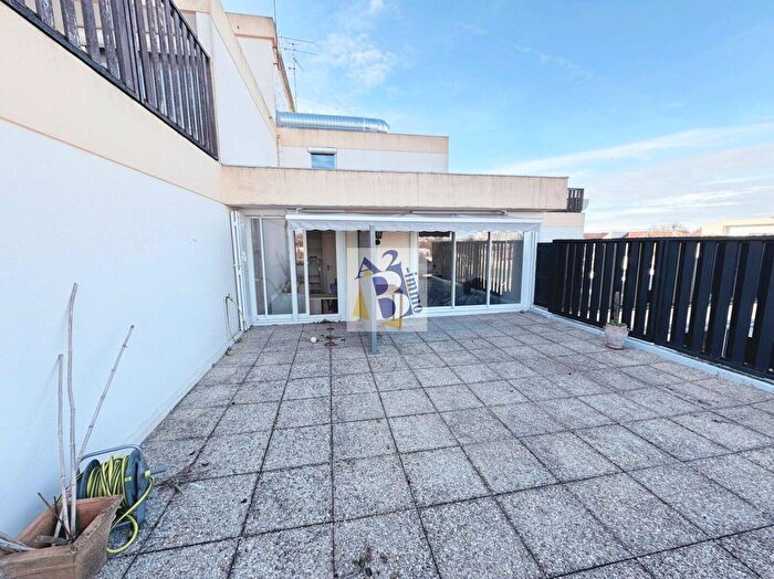 Appartement à louer - Angoulême - 6 pièces - 5 chambres