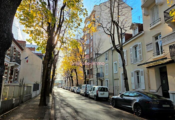 Appartement à vendre - Vichy, Thermal - 3 pièces - 2 chambres