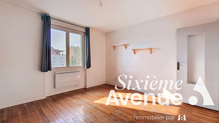 Appartement à vendre - Saint-Priest, Centre-ville - 3 pièces - 2 chambres