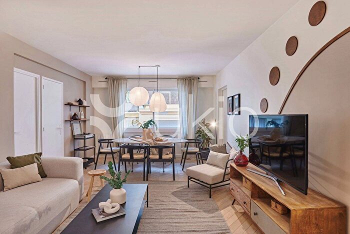 Appartement à louer - Muette Sud, Paris ème arrondissement - 4 pièces - 3 chambres