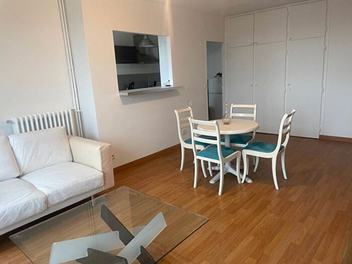 Appartement à louer - Épinay-sur-Seine - 3 pièces - 1 chambre
