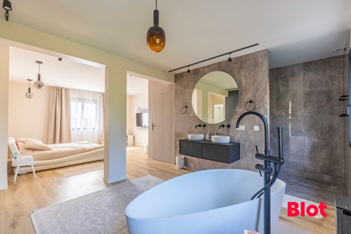 Maison à vendre - Vezin-le-Coquet - 7 pièces - 5 chambres