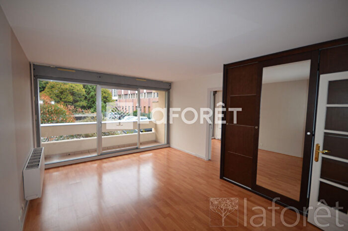 Appartement à louer - Courbevoie, Gambetta, La Défense - 2 pièces - 1 chambre