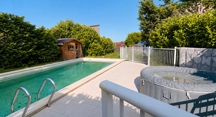 Maison 14 pièces à Varennes-lès-Narcy, à vendre