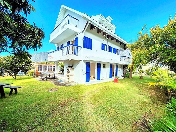 Maison à louer - Cilaos - 6 pièces - 5 chambres