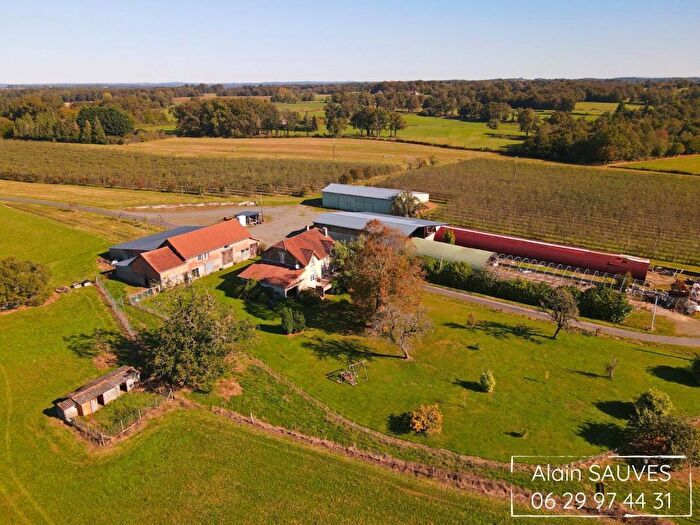 Maison à vendre - Génis - 6 pièces - 4 chambres