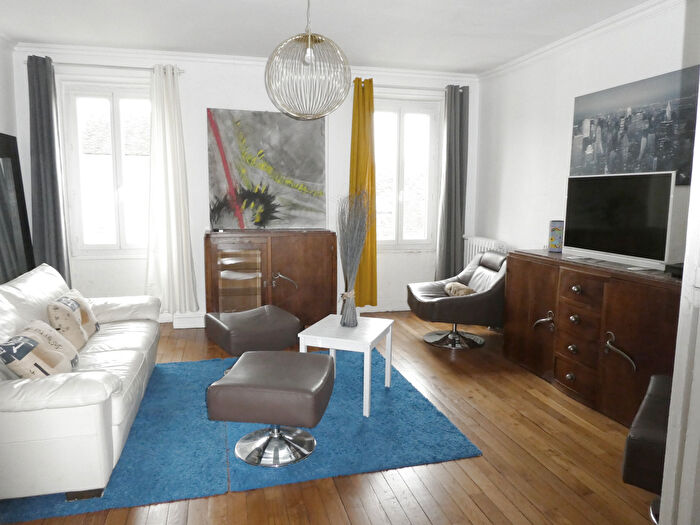 Appartement à louer - Fontainebleau, Centre-ville - 4 pièces - 2 chambres