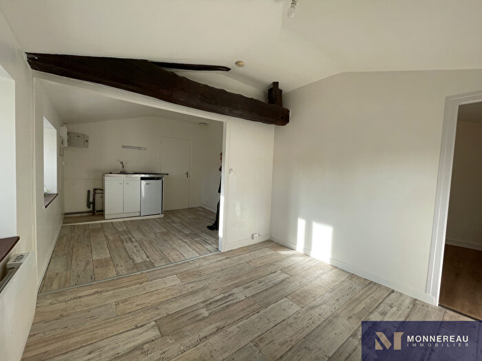 Appartement à louer - Barbezieux-Saint-Hilaire - 2 pièces - 1 chambre