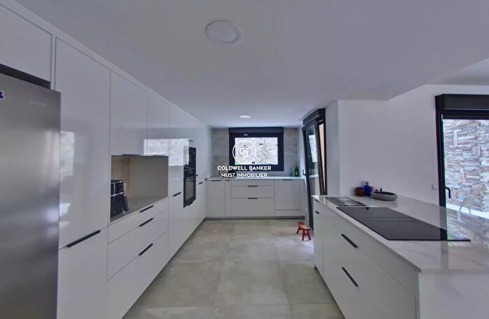 Maison à vendre - Montesquieu-des-Albères - 8 pièces - 4 chambres