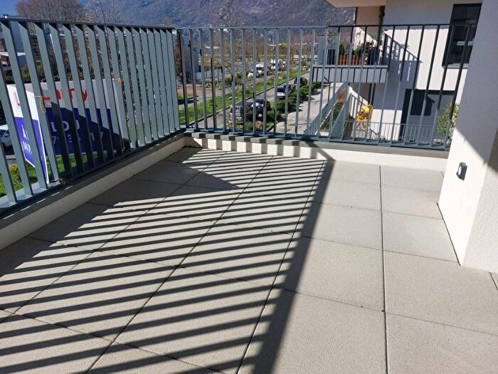 Appartement à louer - Italie-Jacotot, Aix-les-Bains - 3 pièces - 2 chambres