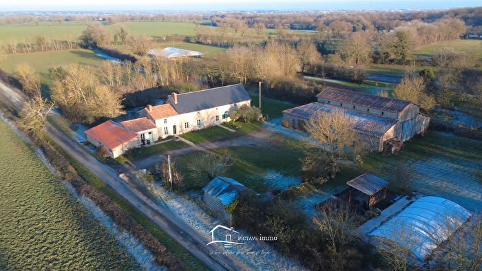 Maison à vendre - Benassay - 10 pièces - 6 chambres