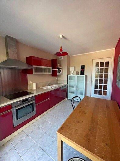 Appartement à louer - Les Charmilles-Parilly Sud-Université-Rebufer, Bron - 5 pièces - 5 chambres