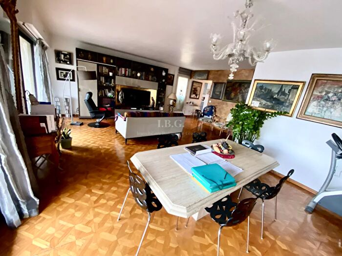 Appartement à vendre - Marseille e , Castellane - 4 pièces - 2 chambres