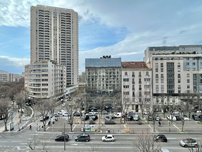 Appartement à vendre - Marseille e  - 4 pièces - 3 chambres