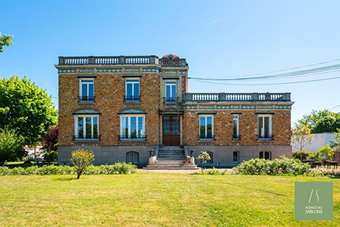 Maison 12 pièces à Le Vésinet, Coeur de Ville, à vendre