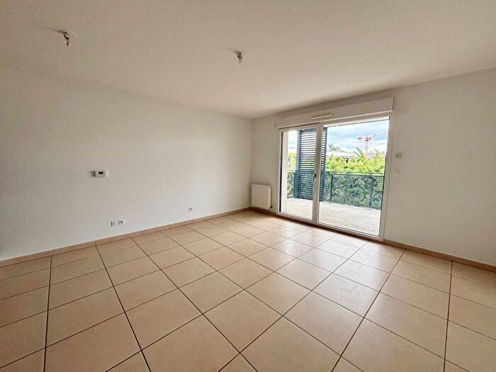 Appartement à louer - Les Genêts-Le Vinatier-Le Lessivas, Bron - 1 pièce